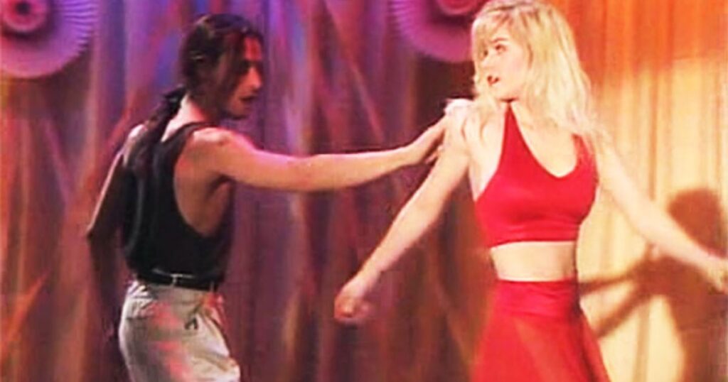 This scene is unedited. Throwback to this clip of Kelly Bundy dancing ...